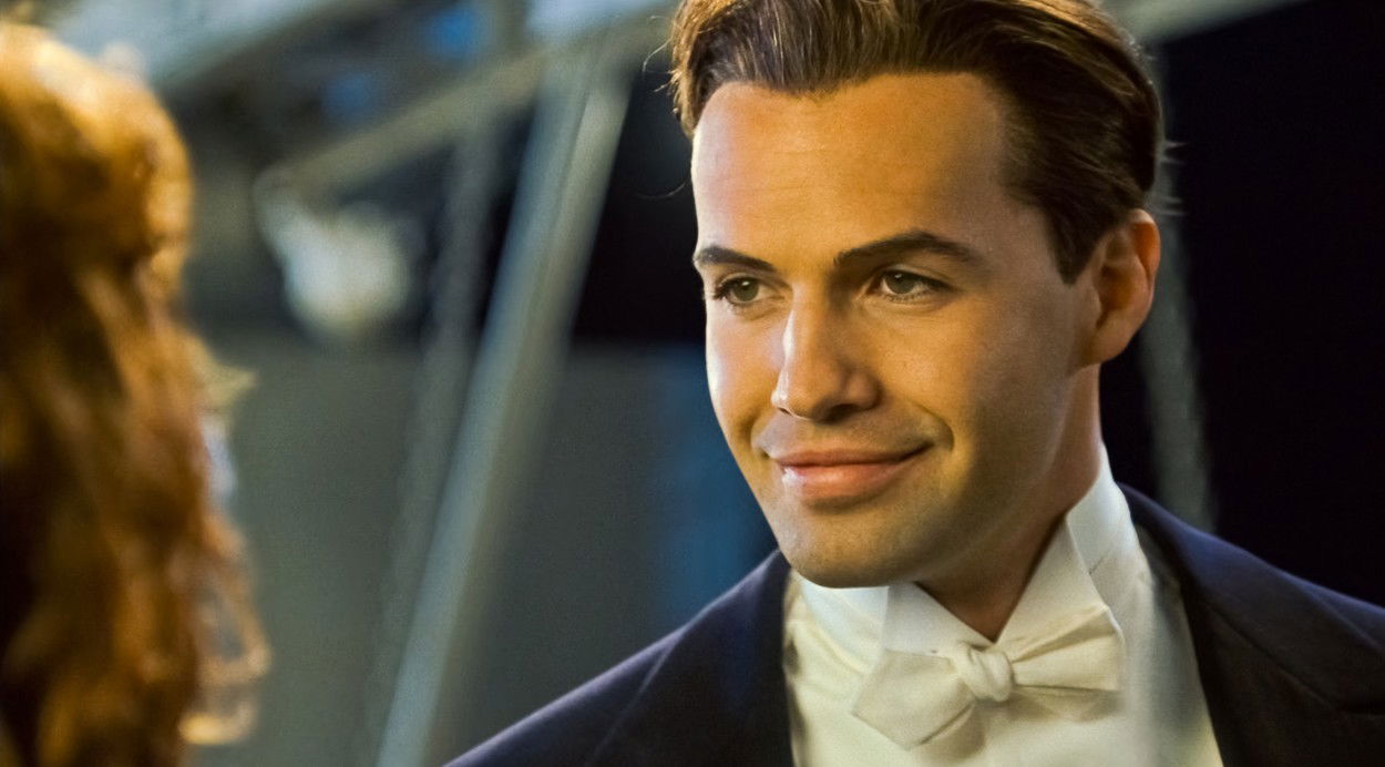 Így néz ki 56 évesen a Titanic-film pimaszul jóképű „főgonosza”, a ...