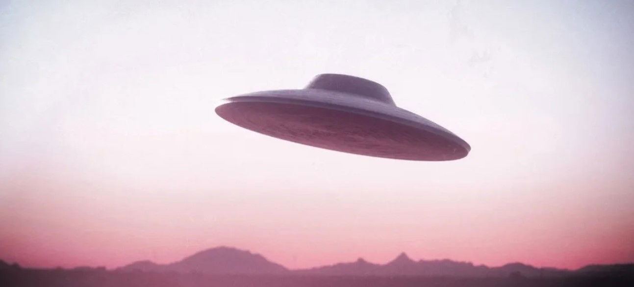Kísérteties felvétel: UFO-t láttak a fényárban - videó készült a ...