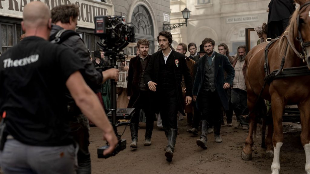 A legendás Guy Ritchie-filmek hangulatára hajaz az új Petőfi-film ...