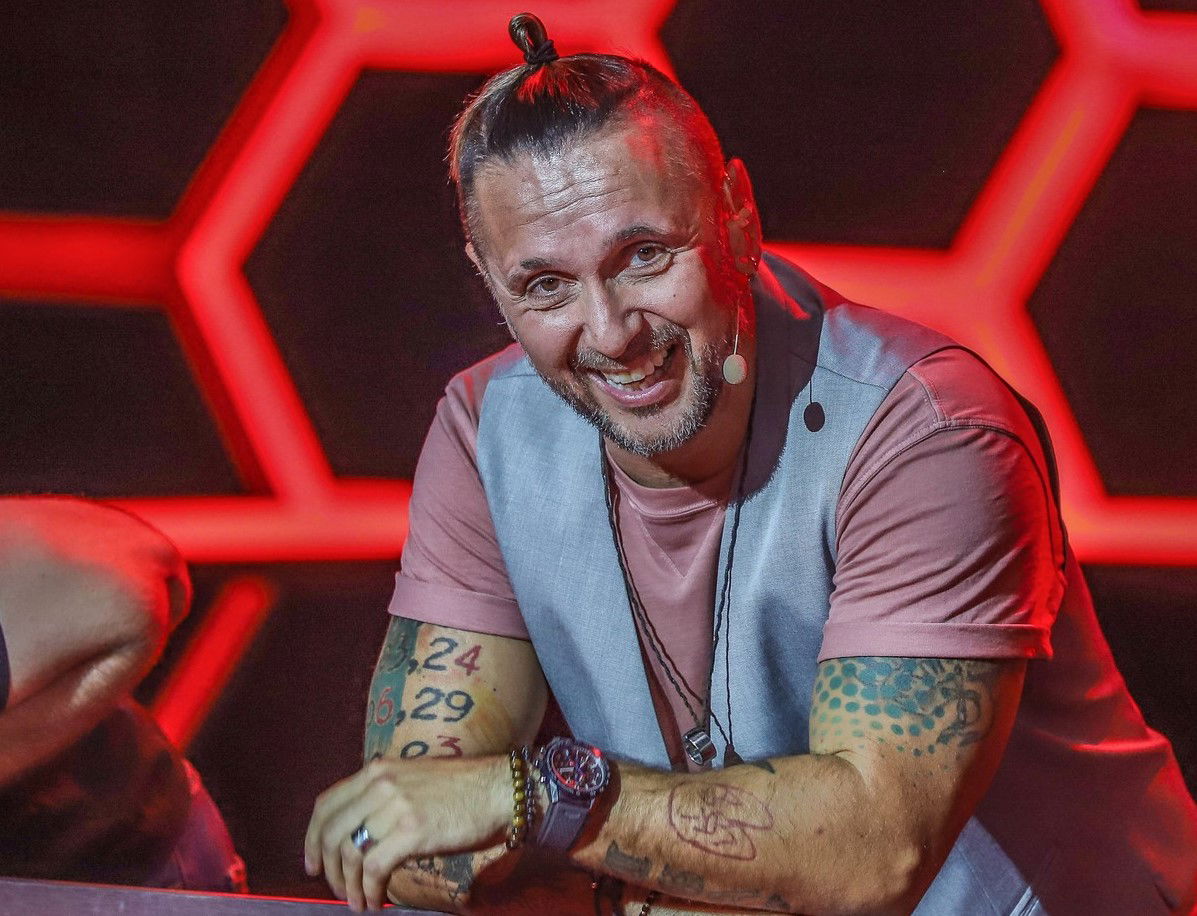 Majka egy új kocsi árát hordja a csuklóján, többmilliós luxuskarórát ...