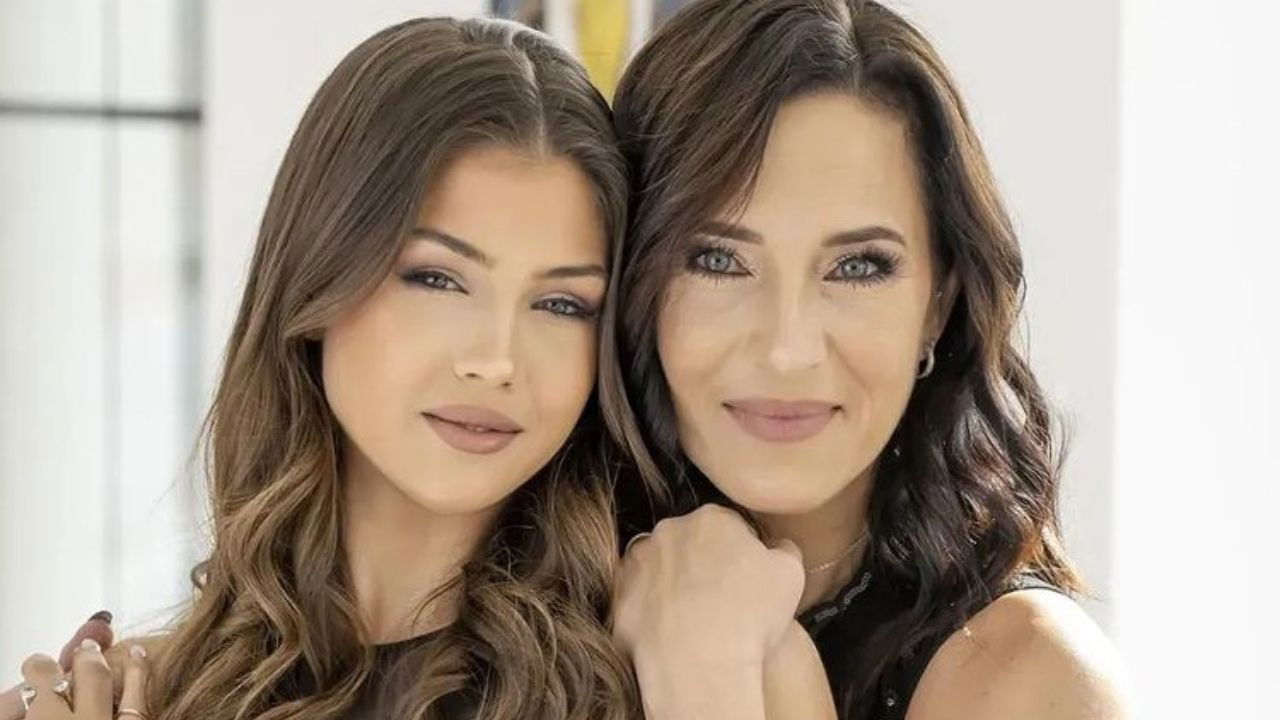 Fésűs Nelly és Csenge párosánál nincs egzotikusabb anya-lánya páros ...