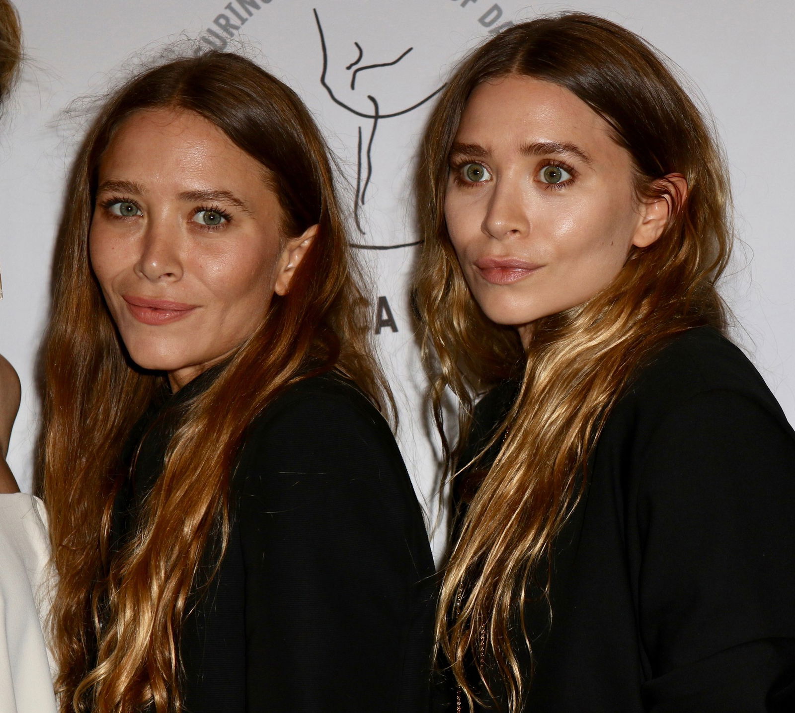 Nyoma sincs a fiatalos bájnak: így néznek ki most az Olsen-ikrek, brutálisan rajtuk hagyta ...