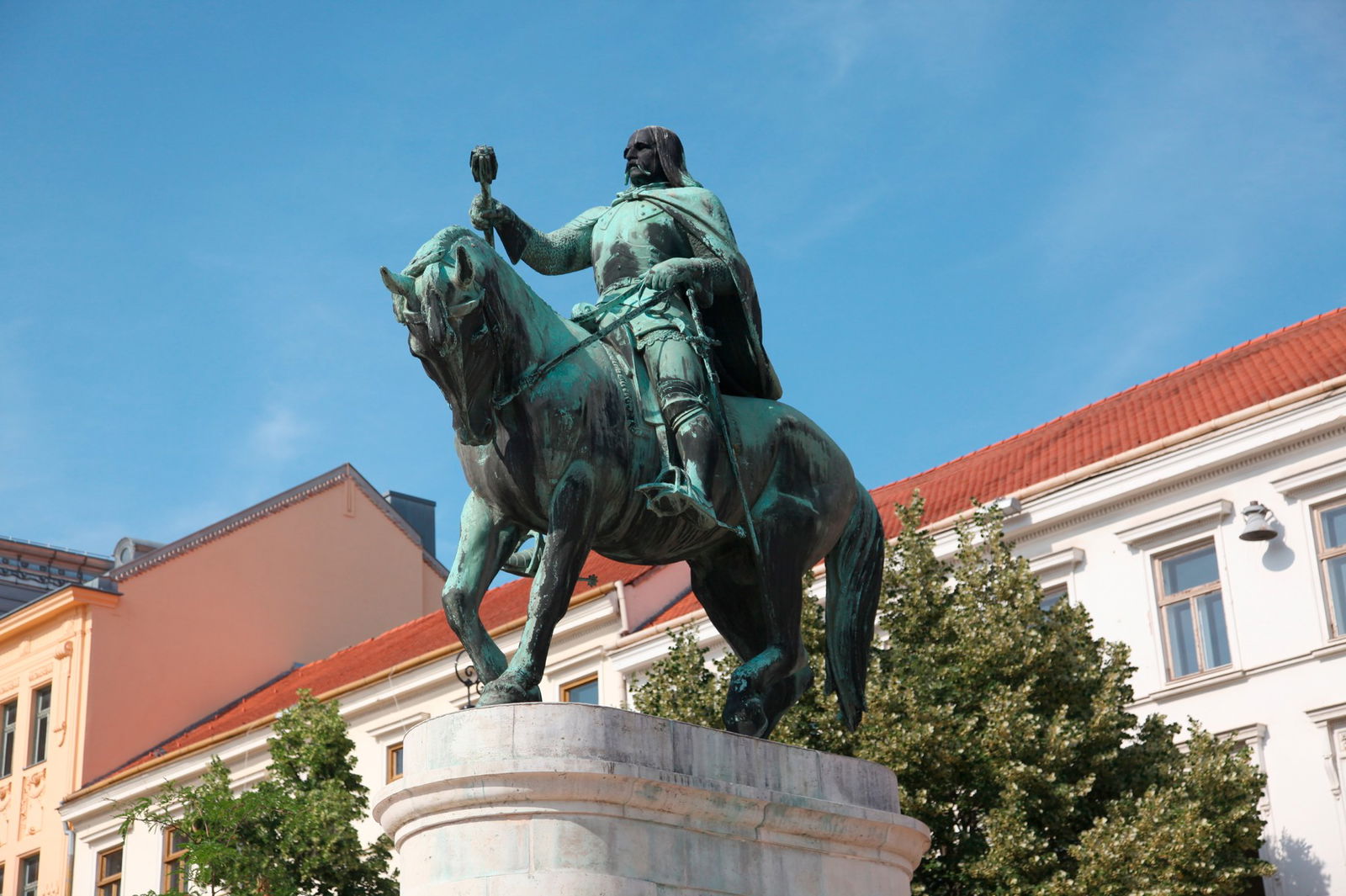 Megtalálták Hunyadi János híres fegyverét, de rögtön el is lopták ...