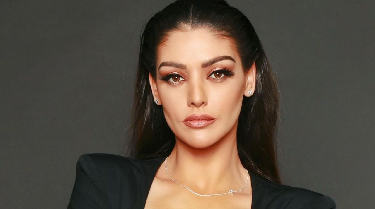 Kulcsár Edina kirakta a melleit, hogy reklámozza G.w.M koncertjét ...