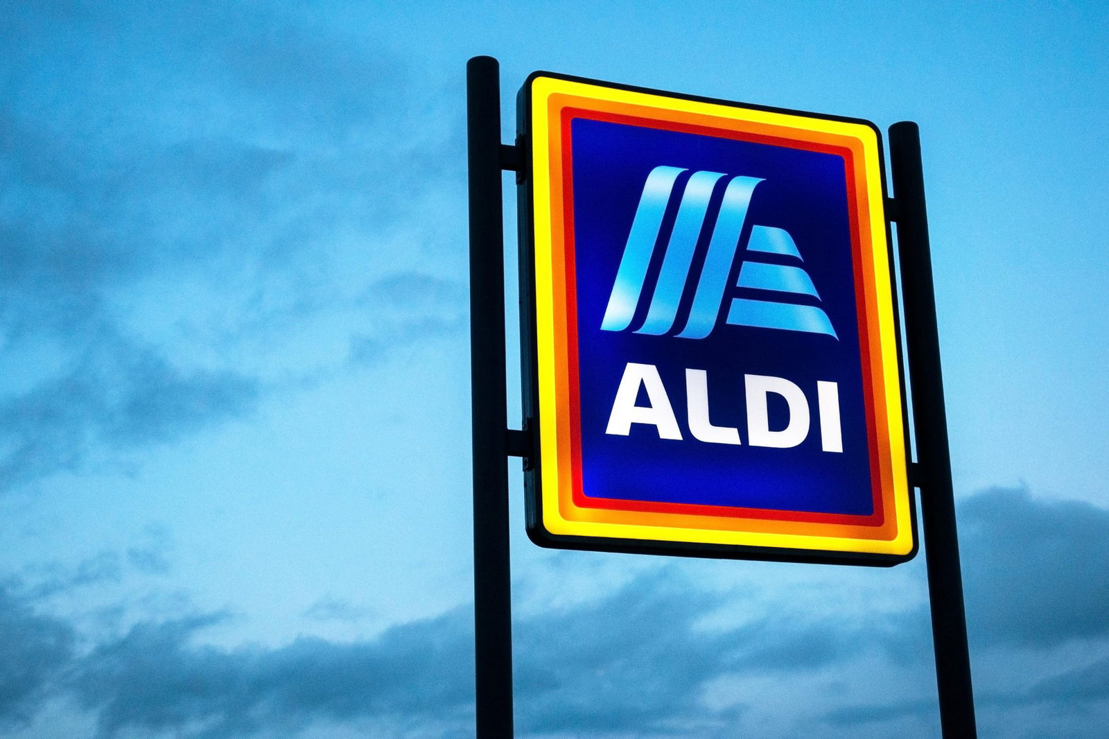 Az Aldi röhejes húzása durván meglepte a vásárlókat, köpni-nyelni nem ...