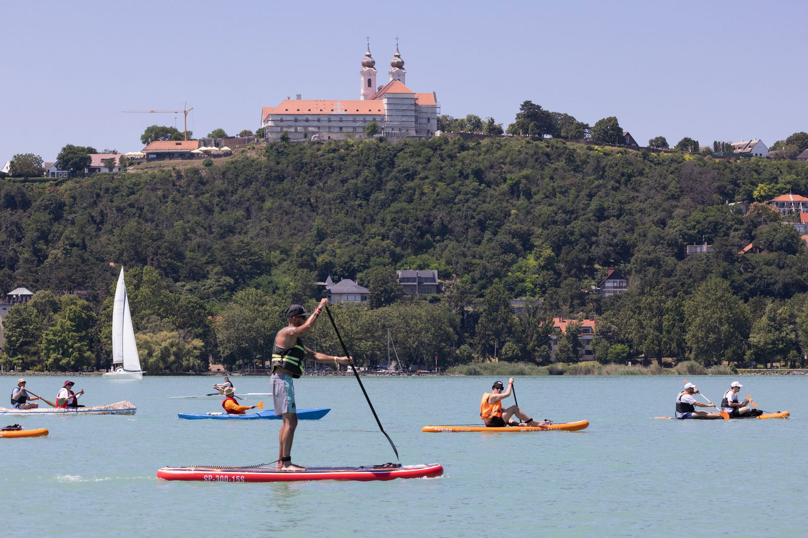 Figyelmeztette a rendőrség a balatoni fürdőzőket – óriási bajba ...