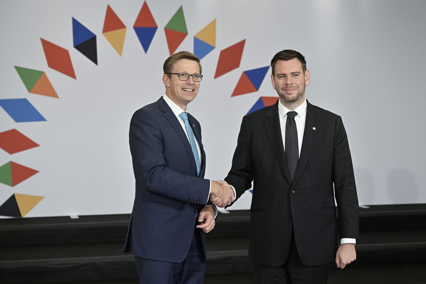 Egy furcsa kiegészítőt szúrtak ki Vitézy Dávidon - eddig ilyet nem ...