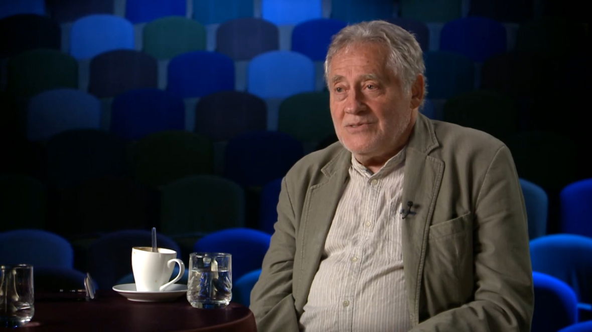 Gyönyörű szőke rendezőnő oldalán vígasztalódik Koltai Róbert fia ...