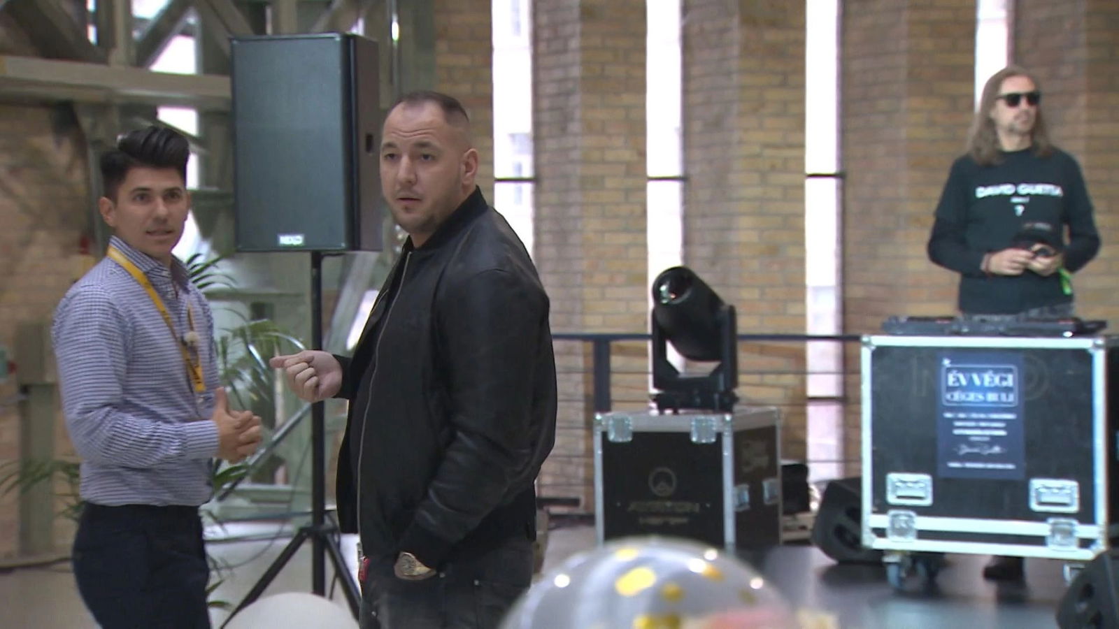 Curtis kiverte a balhét Balogh Levente irodájában, kínos pillanatok ...