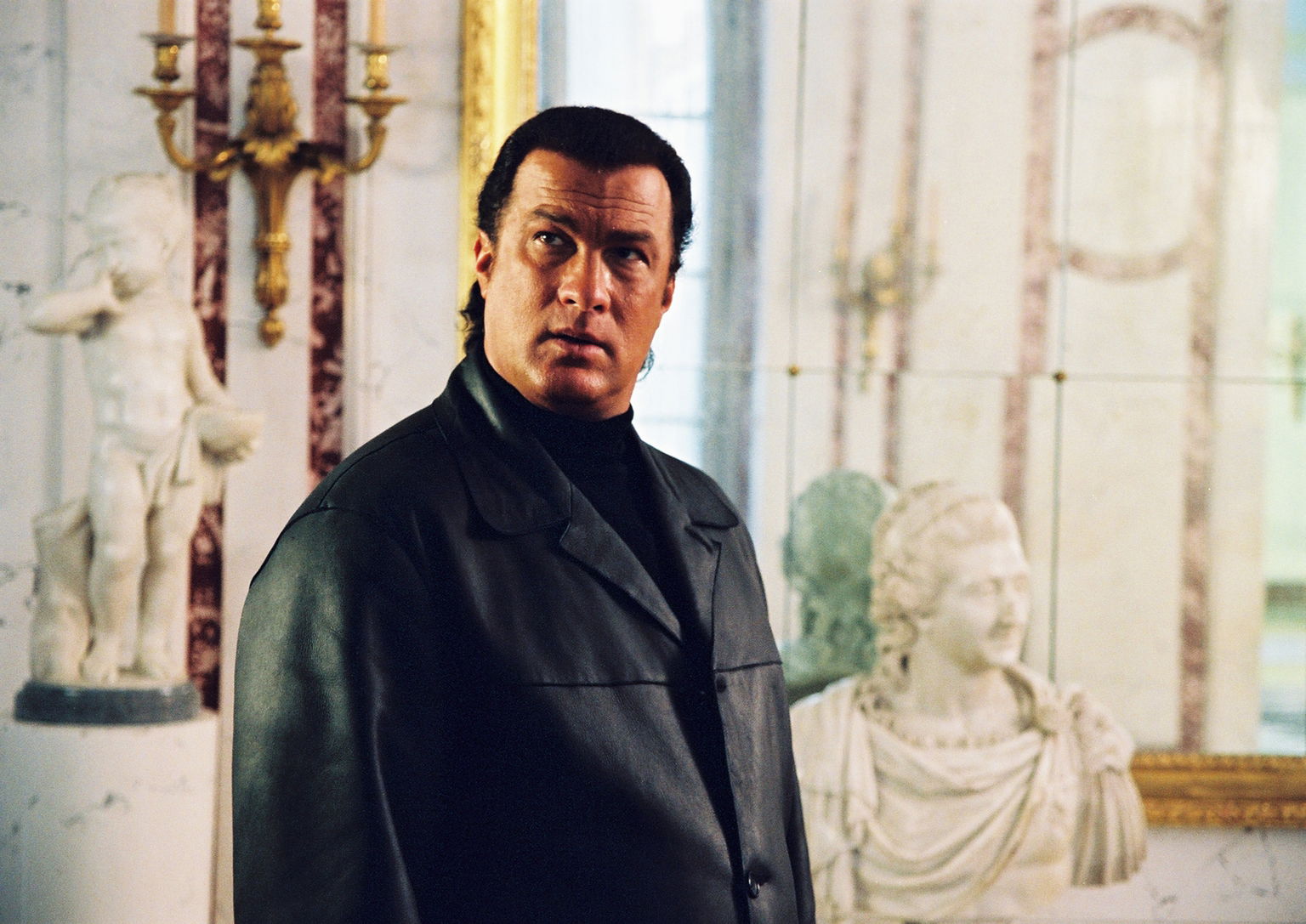 Na ne, így néz ki 72 évesen az isteni Steven Seagal, brutálisan ...