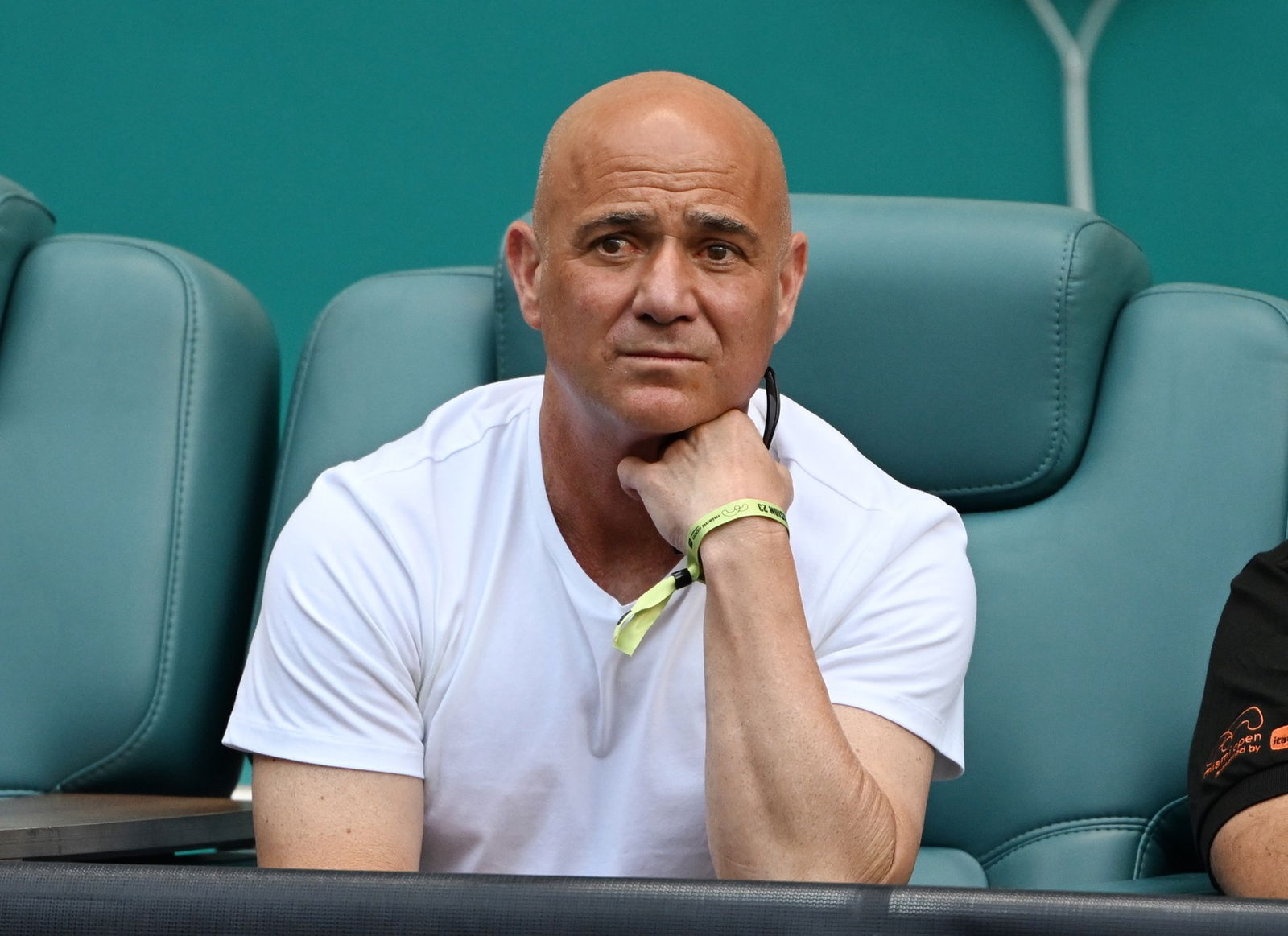 Beégett 800 lóerős hiperautójával a teniszcsillag, százmilliókat ...