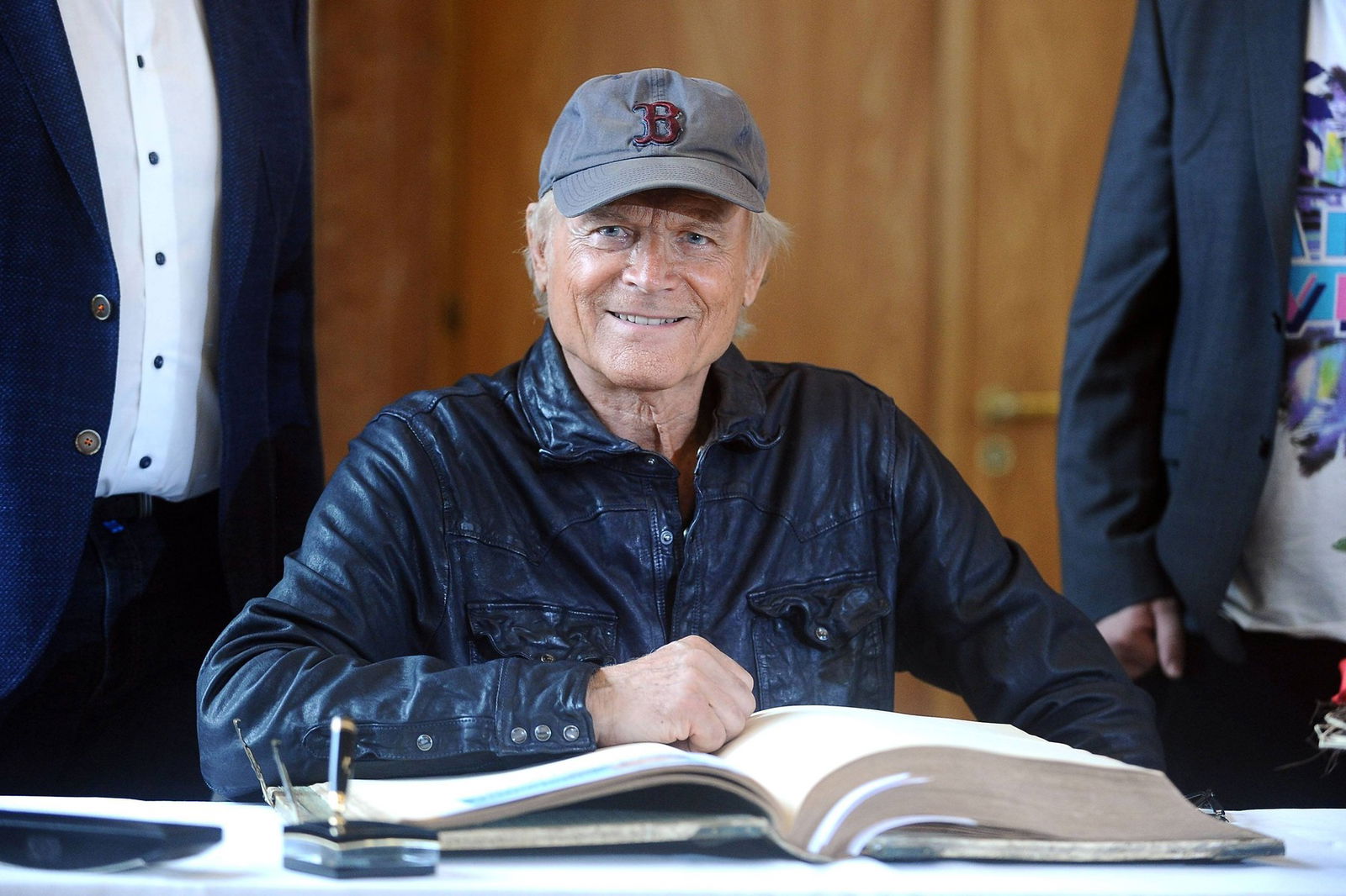 A 85 éves Terence Hill EB-fotójáért bolondulnak a focirajongók, a ...