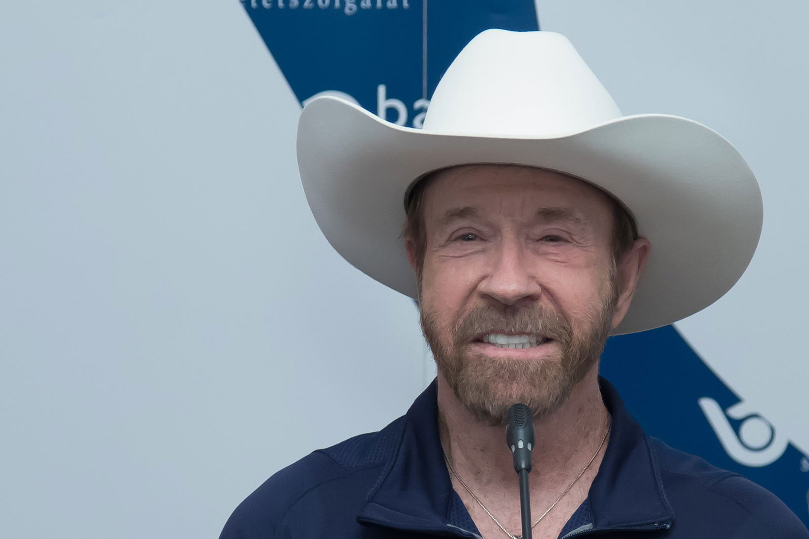 Chuck Norris olyat mondott Budapestről, amit előtte egy világsztár sem ...