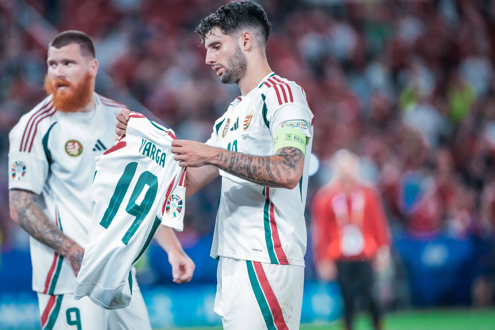 Ámul az ország, Ádám Martin szakáll nélkül és trendi hajjal, 11 évvel ...