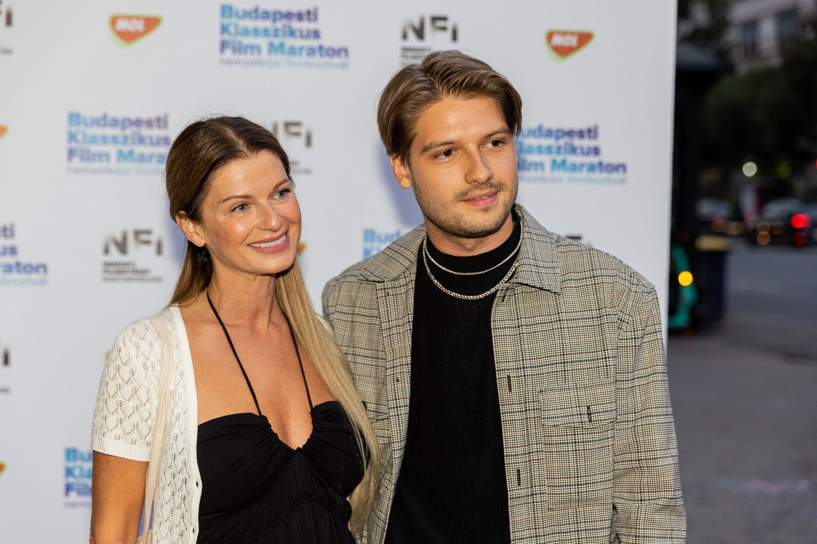 Levetkőzött a frissen bejelentett X-faktor műsorvezetőjének édesanyja, nem sok mindent takargat ...