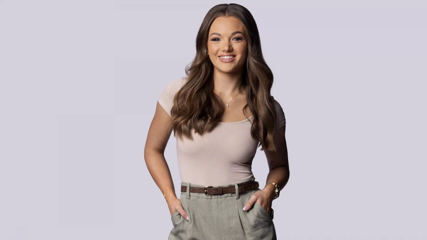 Nyilvános helyen dobta le melltartóját Pap Dorci, mélygarázsban ...