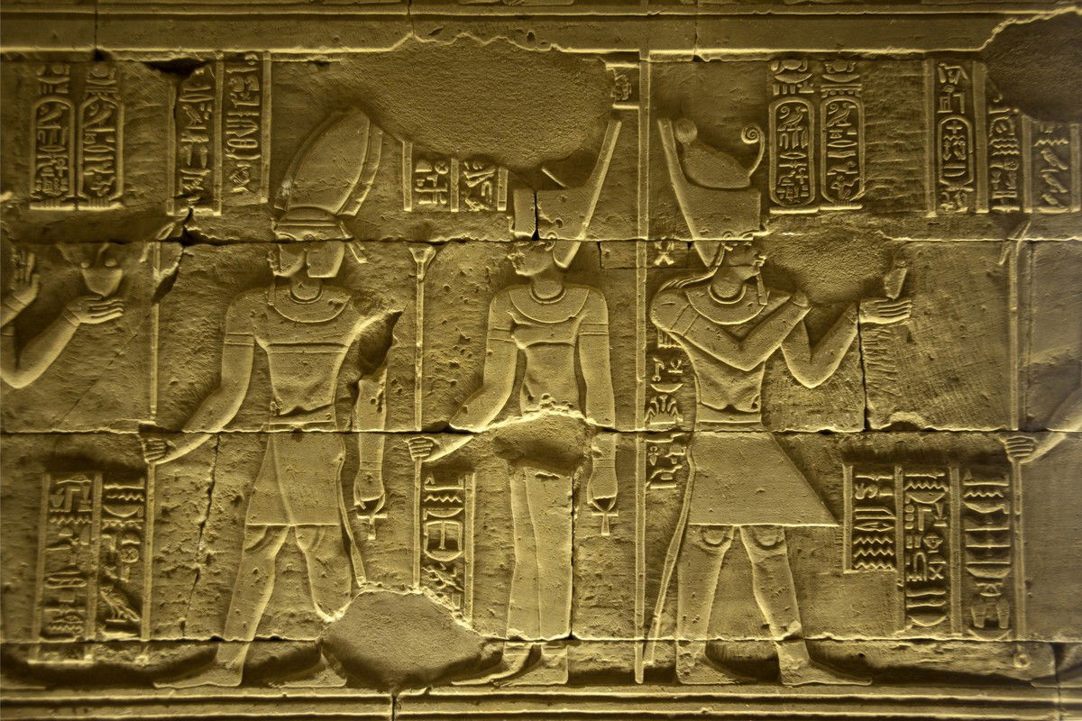 Strange discovery in Egypt, unusual writing discovered on rock below ...