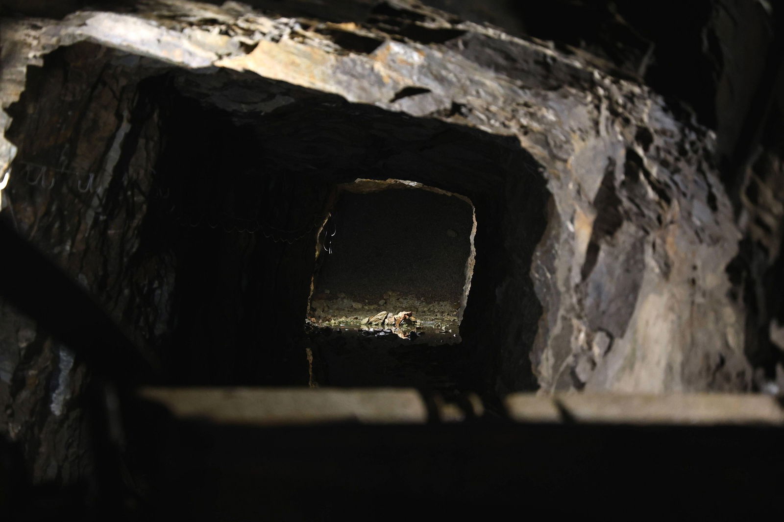 Évtizedekig ásott rejtélyes alagutat a sivatagban, őrült kitartásának ...