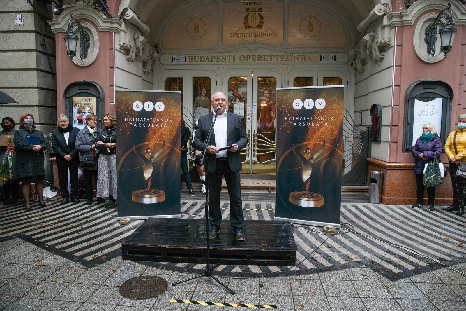 Így néz ki Rónai Egon álomotthona: az ATV kőkemény riporterének igazán ...