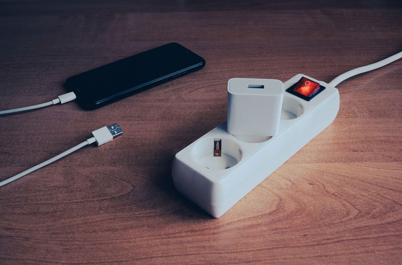 Így töltöd a telefonodat te is? Van egy rossz hírünk | Promotions.hu