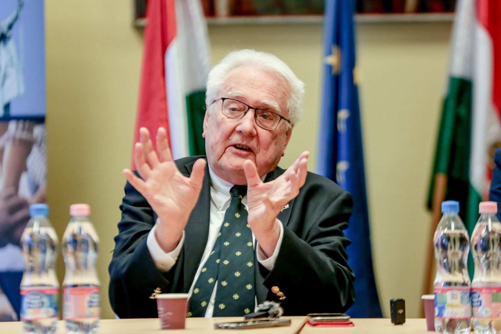 Trump még az idén megbukhat Róna Péter szerint | Promotions.hu