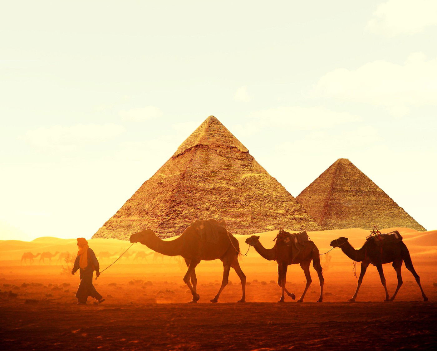 A piramisok mellett zuhant le Egyiptomban, a Marsról érkezett | Promotions.hu