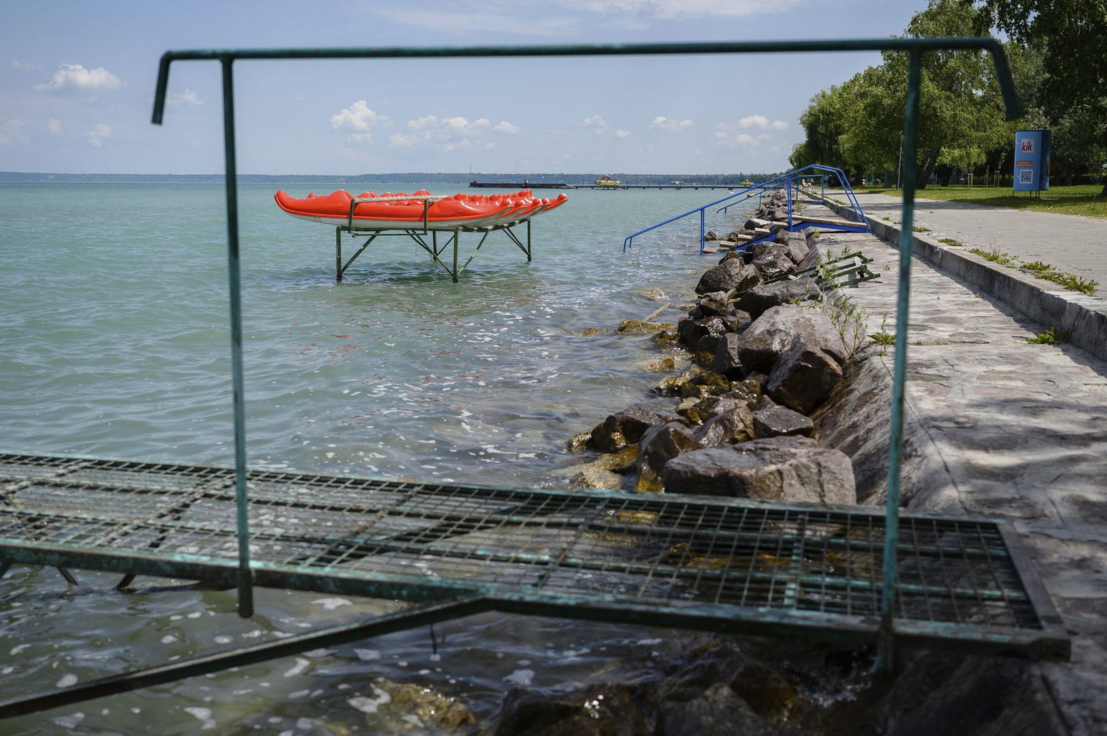 Nagy a baj a Balatonnál, folyik ki a pénz a siófokiak keze közül ...