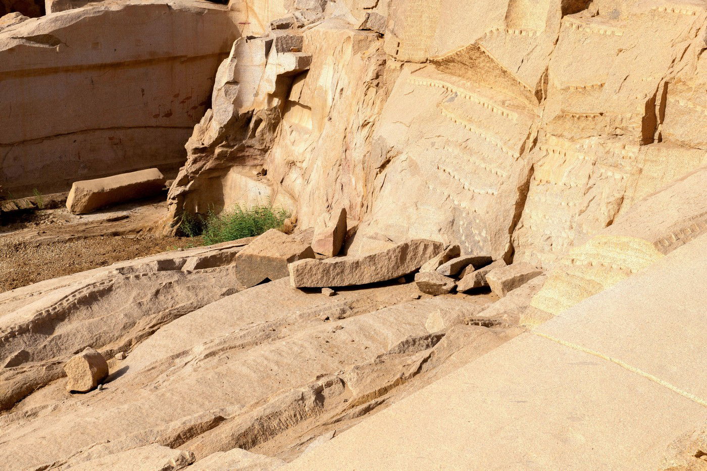 Óriási dolgot temettek a piramisok mellé az egyiptomiak, ősi ...
