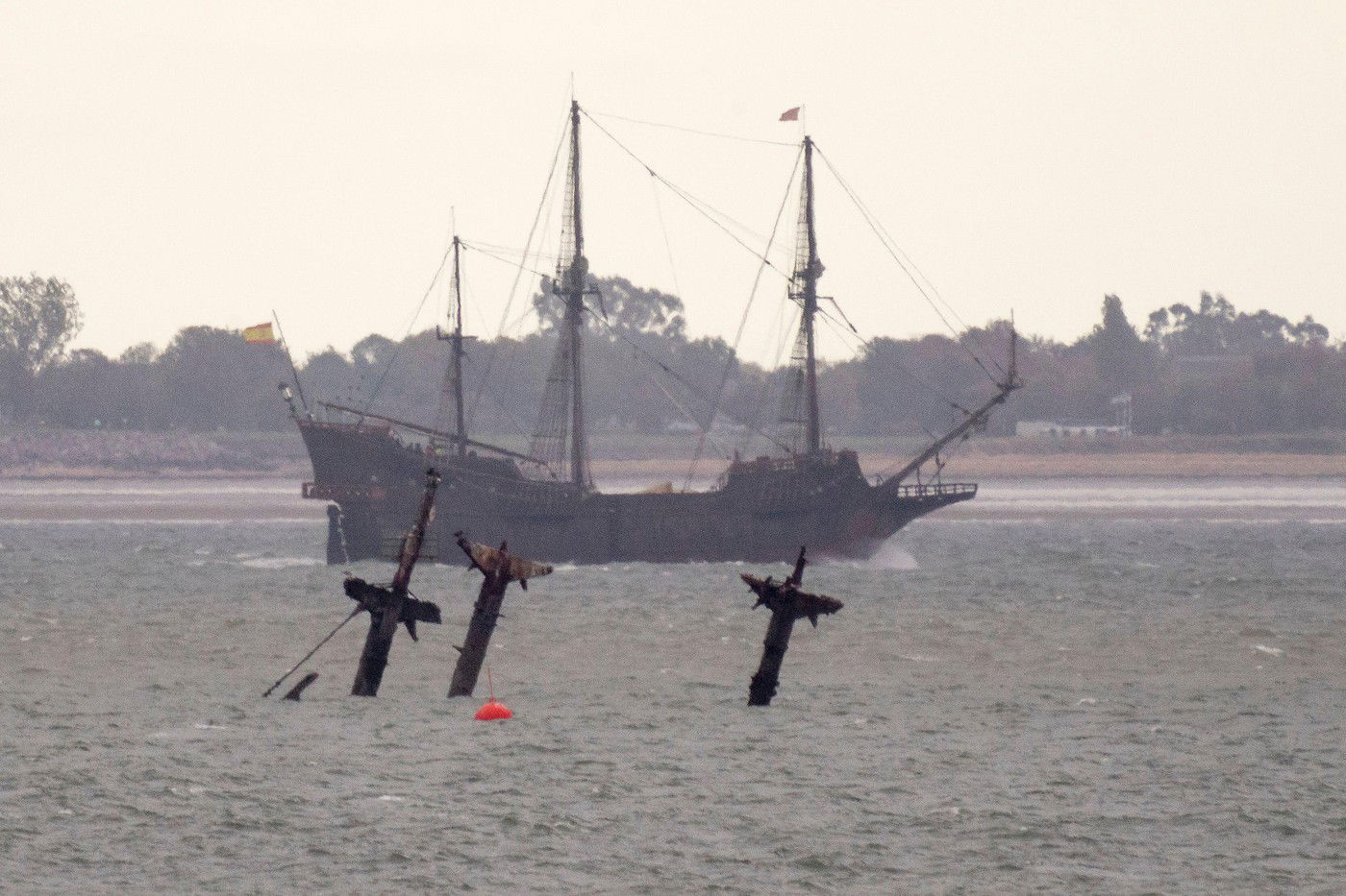 Rémhajó tartja rettegésben Angliát, ha felrobban, akkor egy másodperc ...