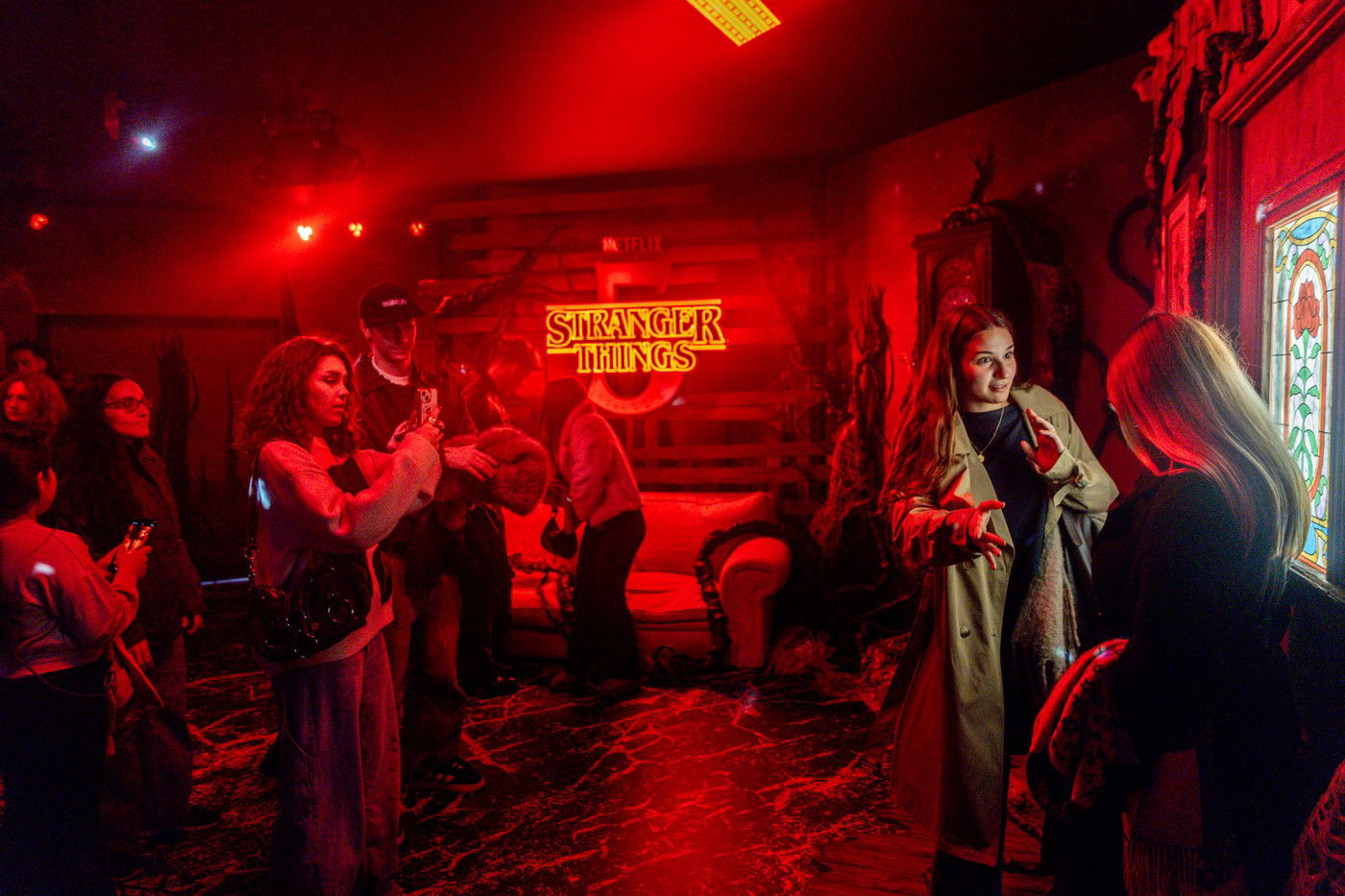 Ő Tizi magyar hangja a Stranger Things-ben, gyönyörű nőről van szó ...