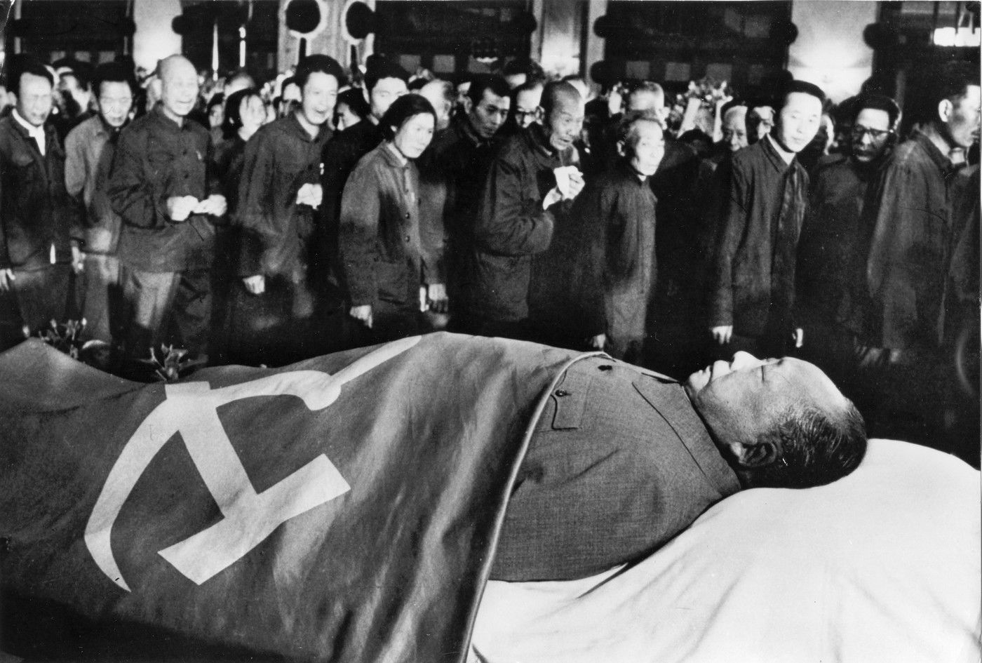 Kinyitották az 50 éve halott Mao Ce-tung sírját, mindenkit sokkolt a ...