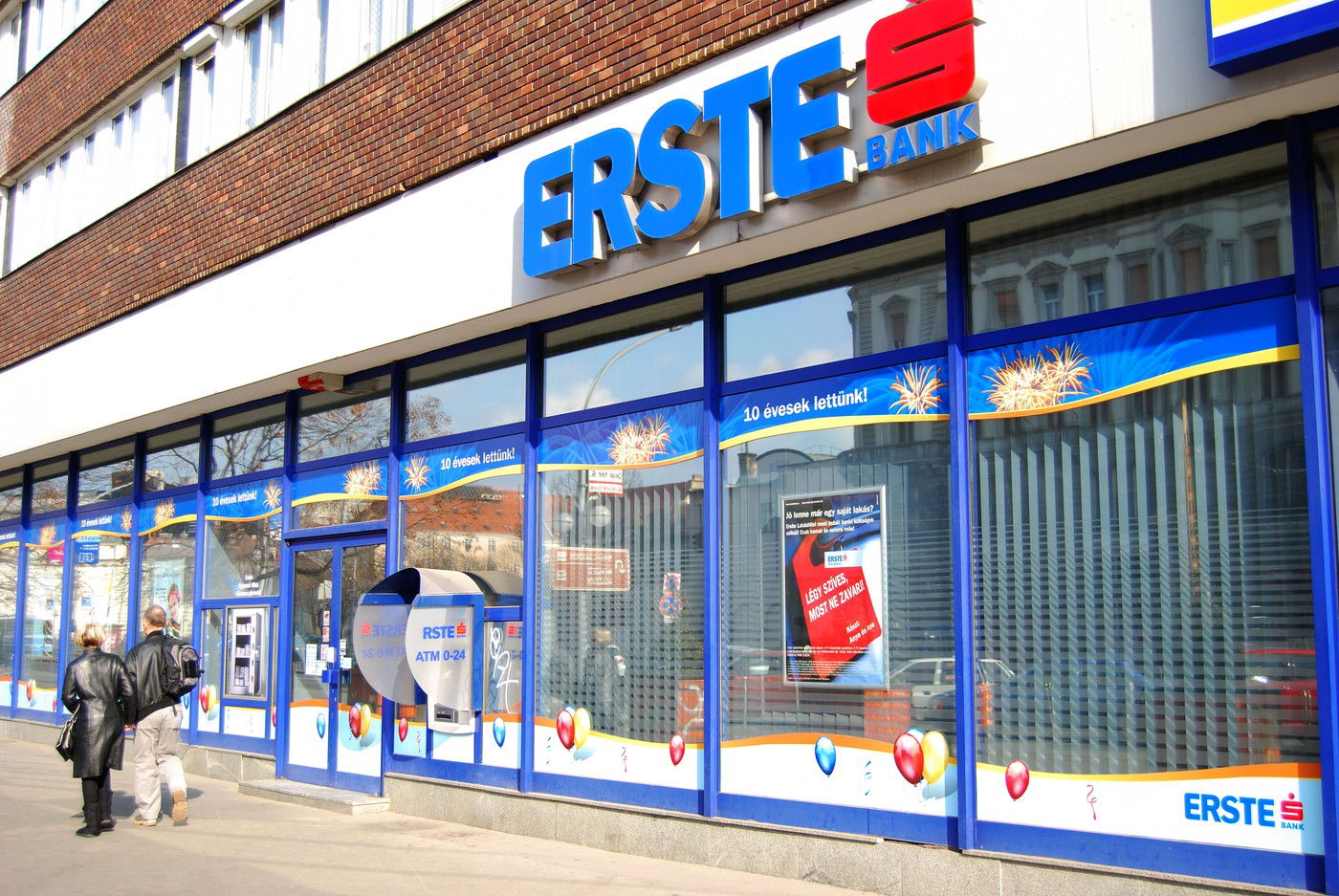 Rendkívüli közleményt adott ki az Erste Bank, nem maradt hátra sok idő ...