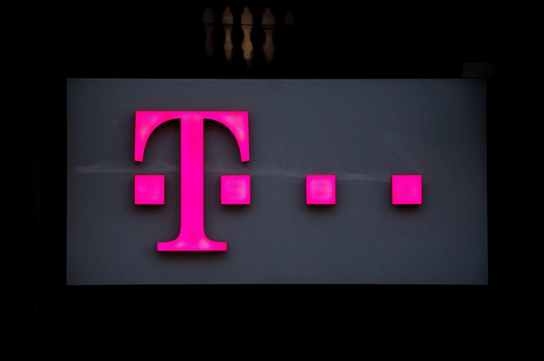 Fontos közlemény érkezett a Telekomtól, 16 vármegye 500 települését ...
