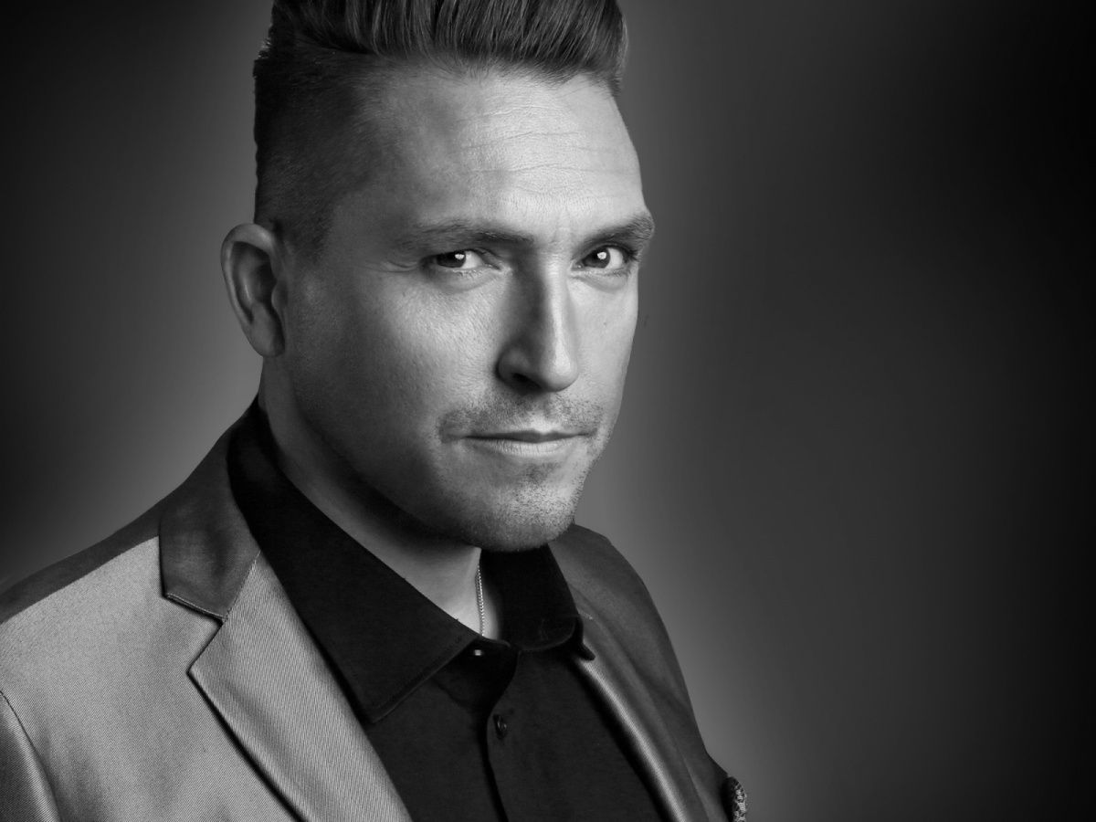 Már csak egyet kell aludni, és érkezik az Ákos 50 lemez | Promotions.hu