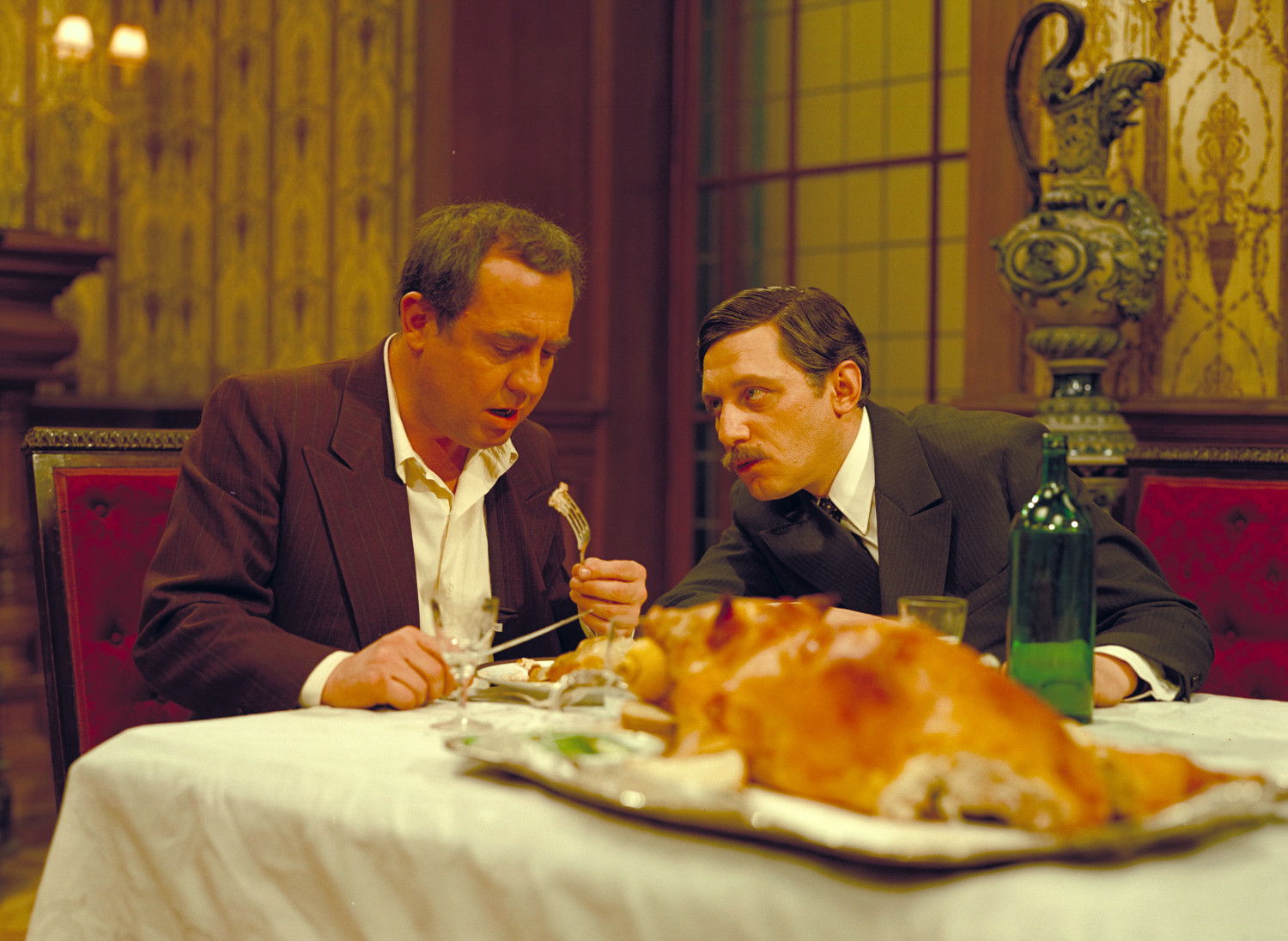 Új előzetest kapott a Cannes-ban debütáló, eddig még nem látott Tanú ...