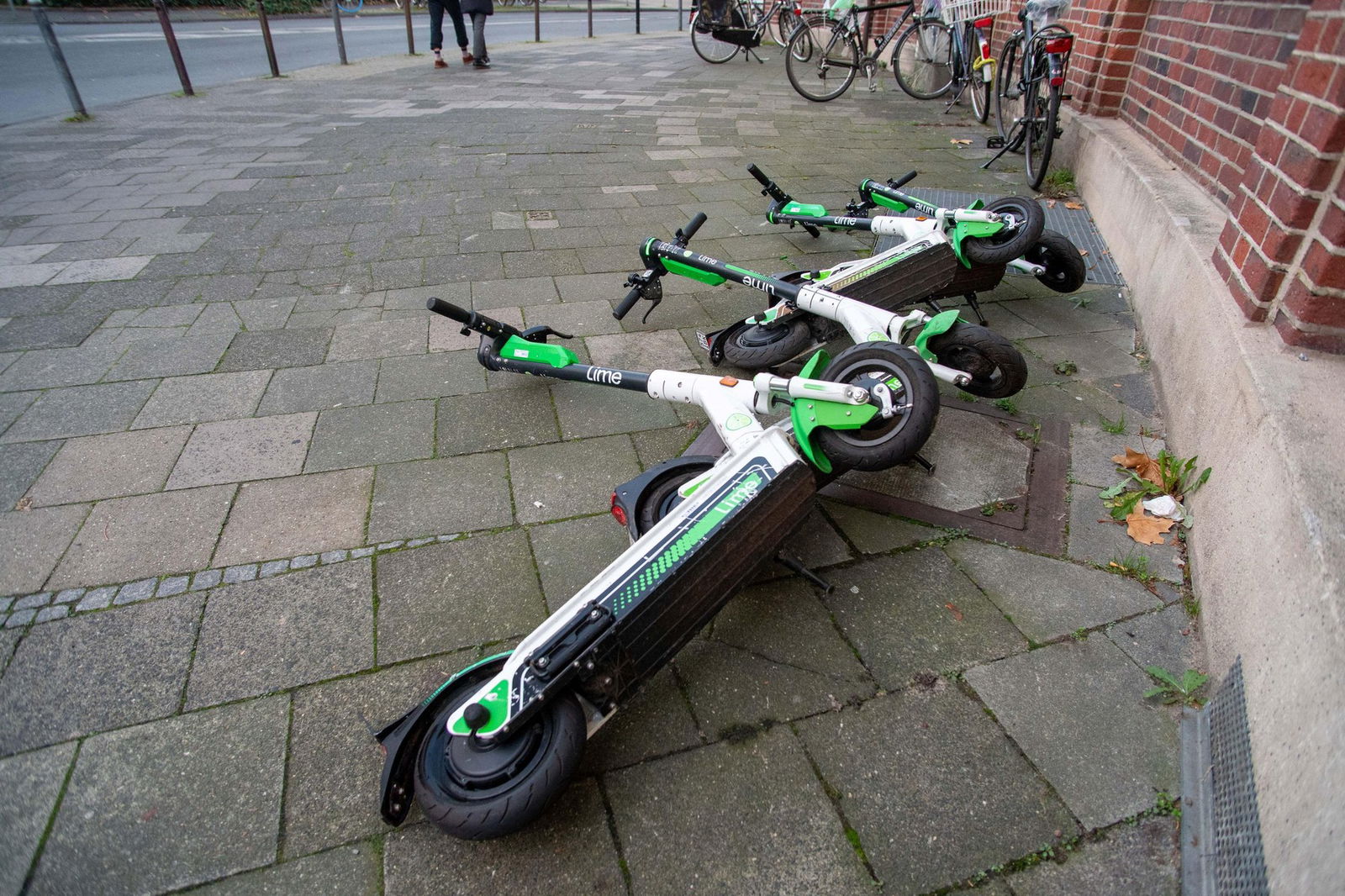 Alig érkeztek meg egy magyar nagyvárosba az elektromos rollerek, az ...